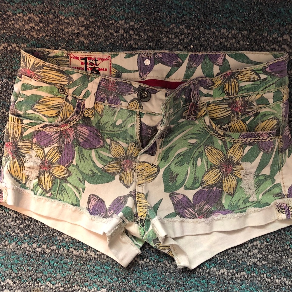 First Kiss Flowered Shorts , Distressed Size 5, - Gem